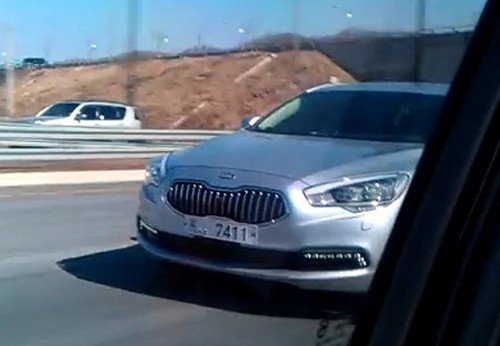 기아의 신차 K9 주행 동영상 공개..네티즌 "BMW와 흡사"