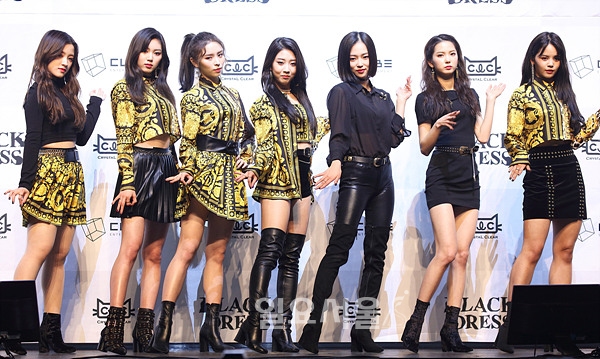 [IS포토] 씨엘씨(CLC) '블랙드레스 안무로 시작, 하트로 마무리~'