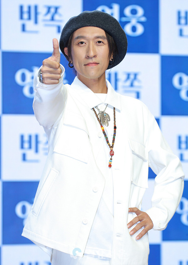 [일요서울 포토] 코요태 빽가, '영웅과 반쪽' 포즈~