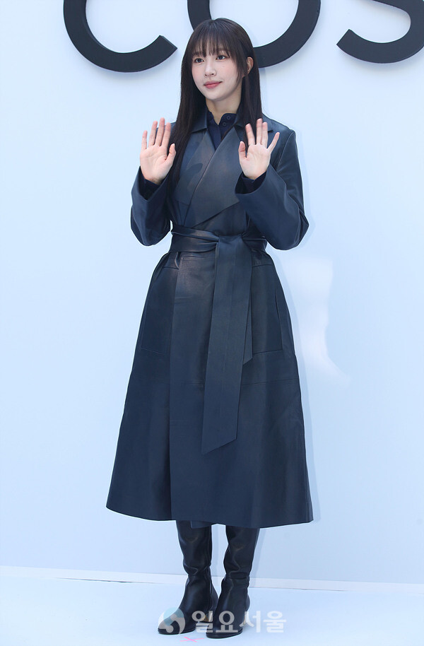 [일요서울 포토] EXID 하니, COS 행사에서 '꽈배기 하트' 뿅~